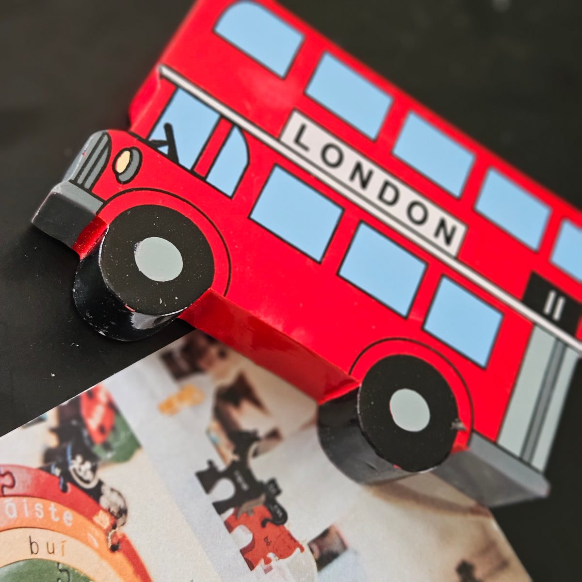 Magnetic London Bus Play Figure – Alphabet Jigsaws